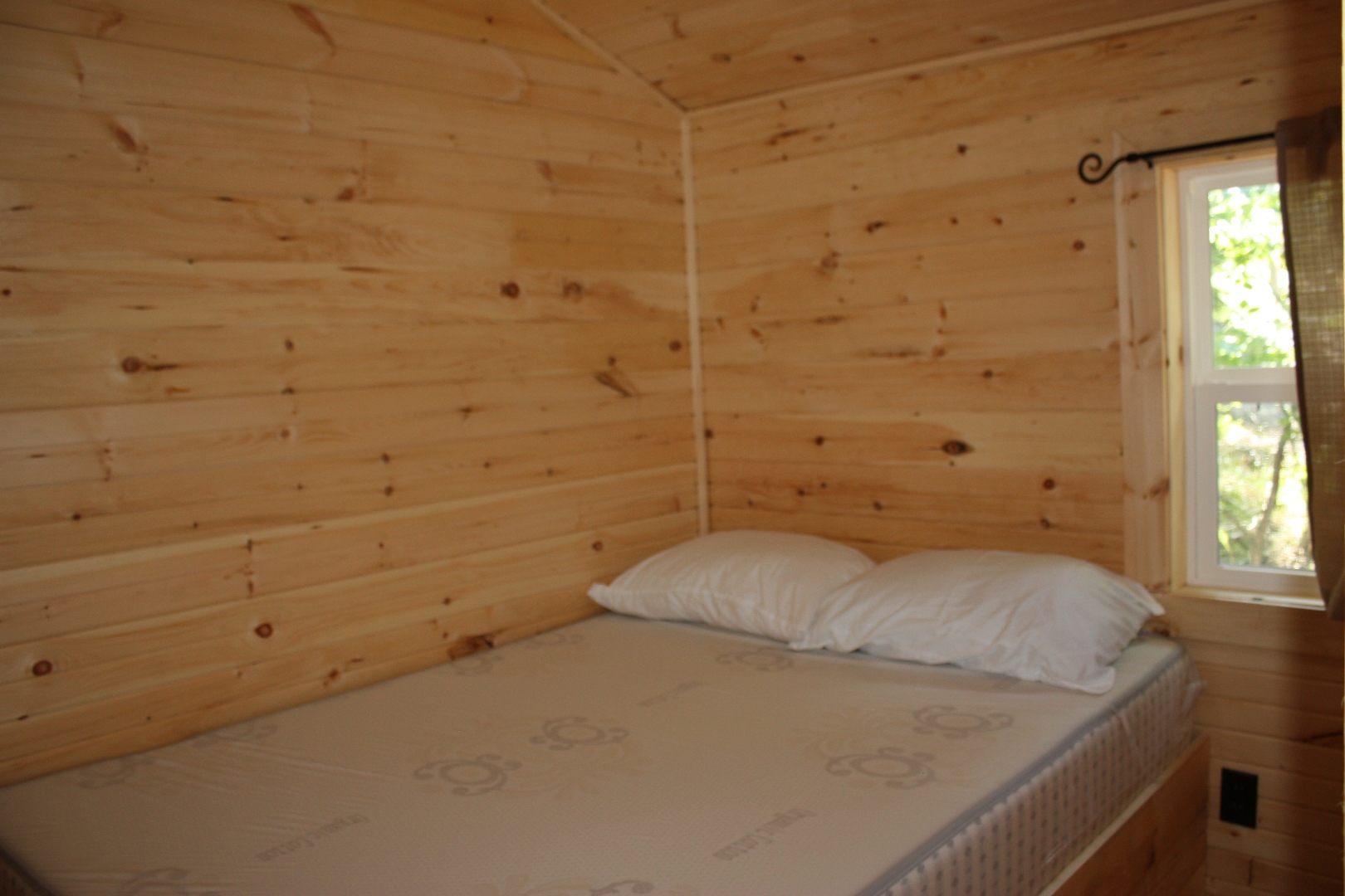 Chummy - 2 Bedroom - Forest Rock Resort